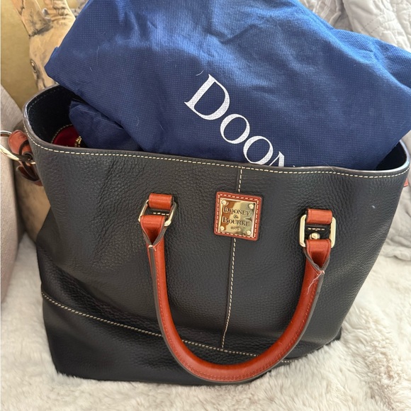 Dooney & Bourke | Bags | Dooney Bourke Black Chelsea Tote With Brown ...